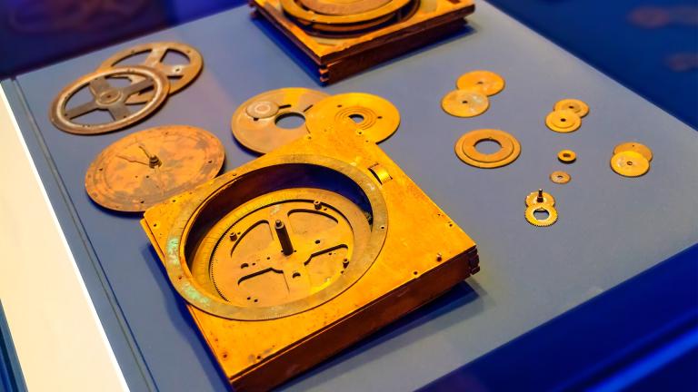 The world’s oldest mechanical computer: the Antikythera mechanism ...
